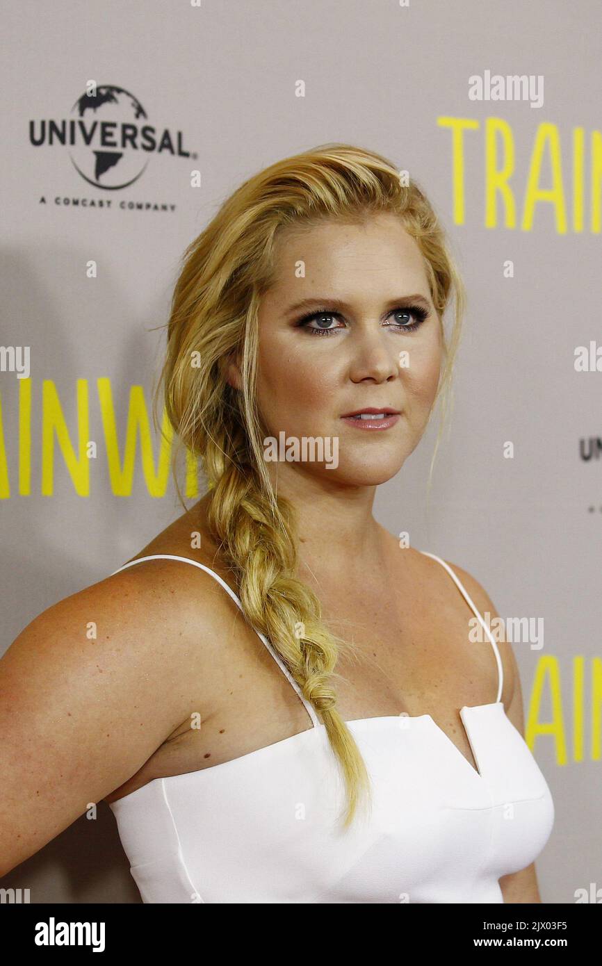Amy Schumer walks the red carpet at the Australian premier of ...