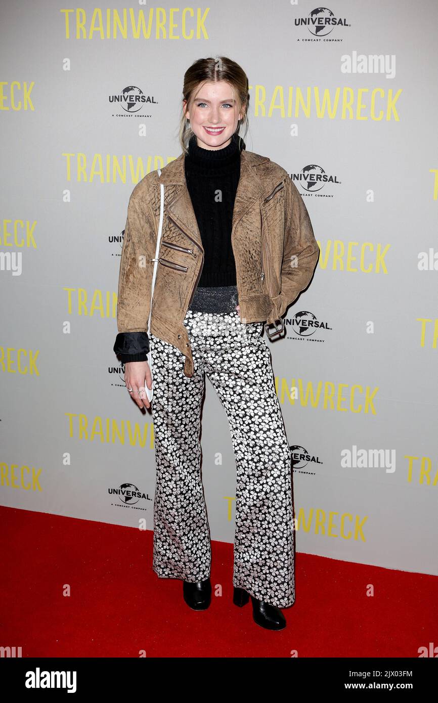 Isabel Durant walks the red carpet at the Australian premier of ...