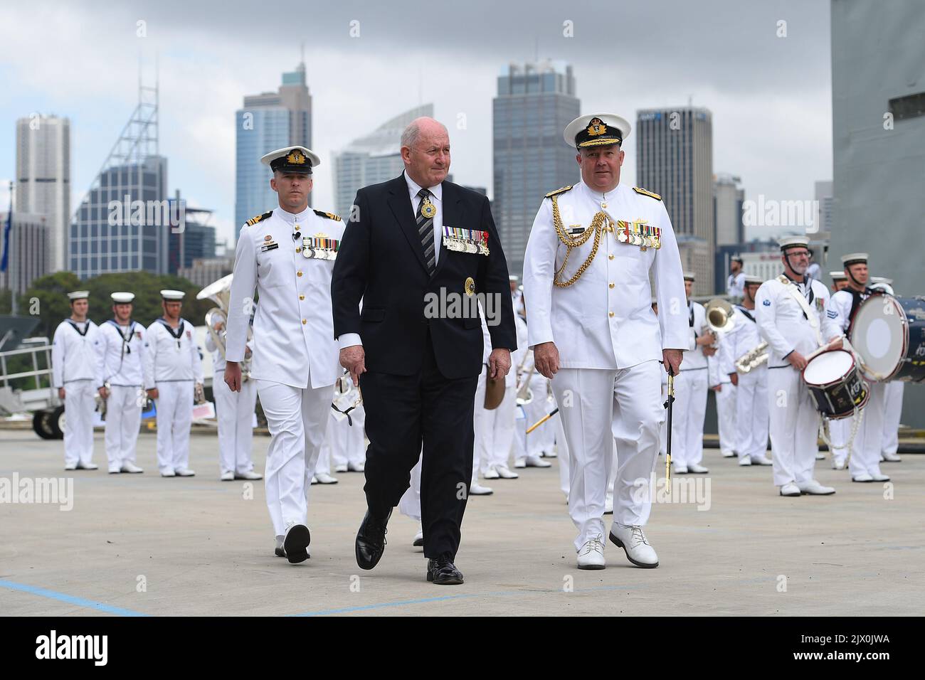 Governor General Sir Peter Cosgrove, (centre), along with Commanding ...