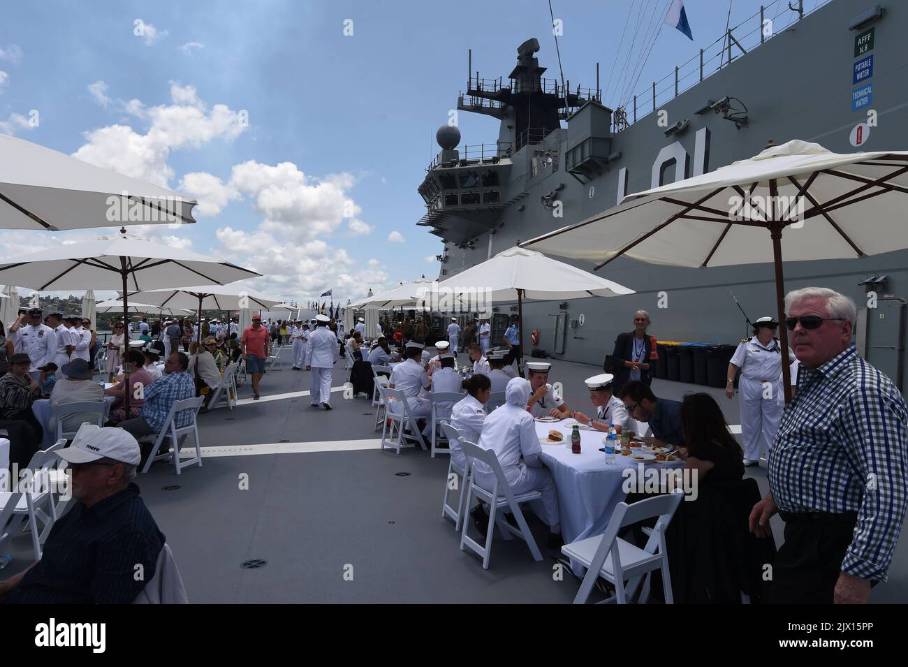 HMAS Adelaide, Australia's newest Canberra Class Helicopter Landing ...