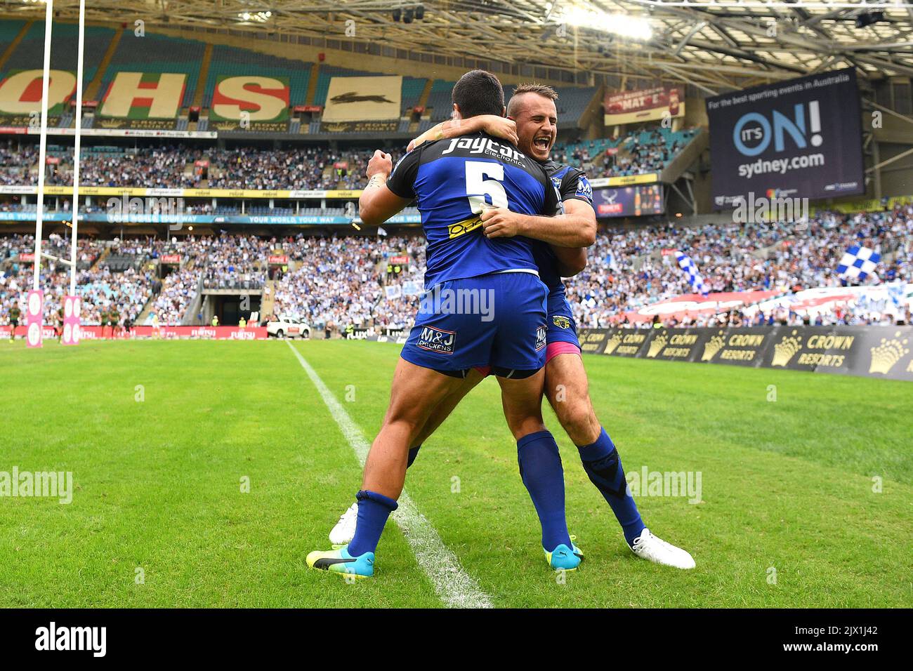 Sam Perrett of the Bulldogs is congratulated by Josh Reynolds, (right ...