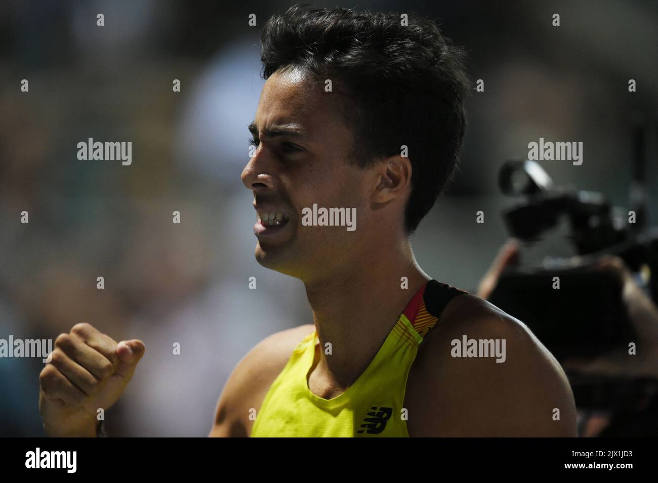 Luke Mathews wins the Mens 800 Metre Open, Australian Athletics ...
