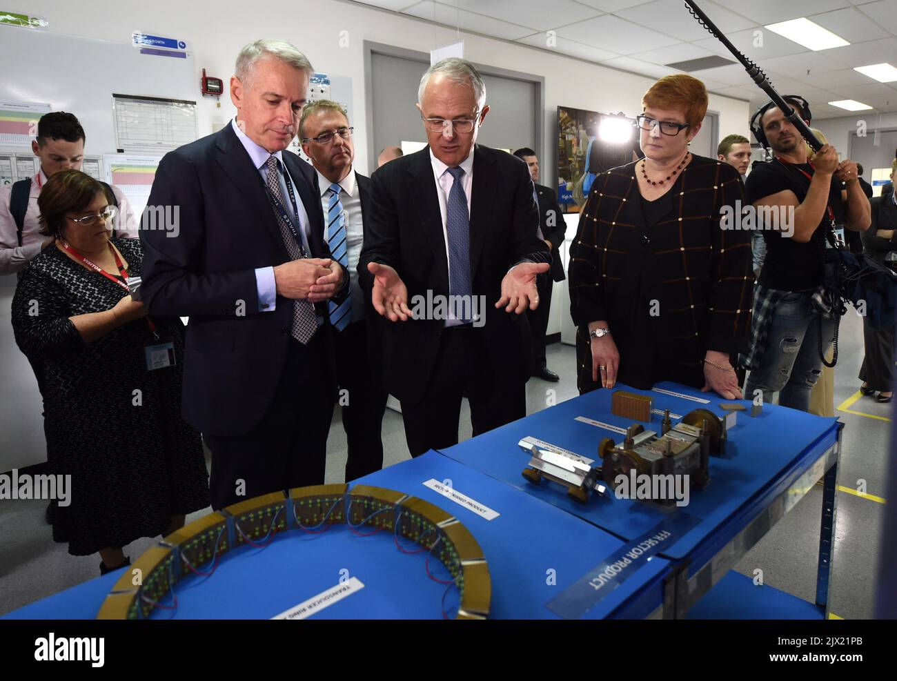 Australian Prime Minister Malcolm Turnbull and Minister for Defence ...