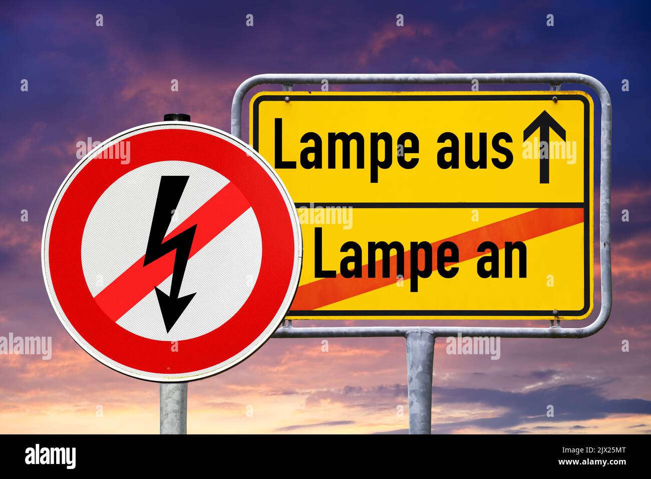 Crossed out arrow hi-res stock photography and images - Alamy