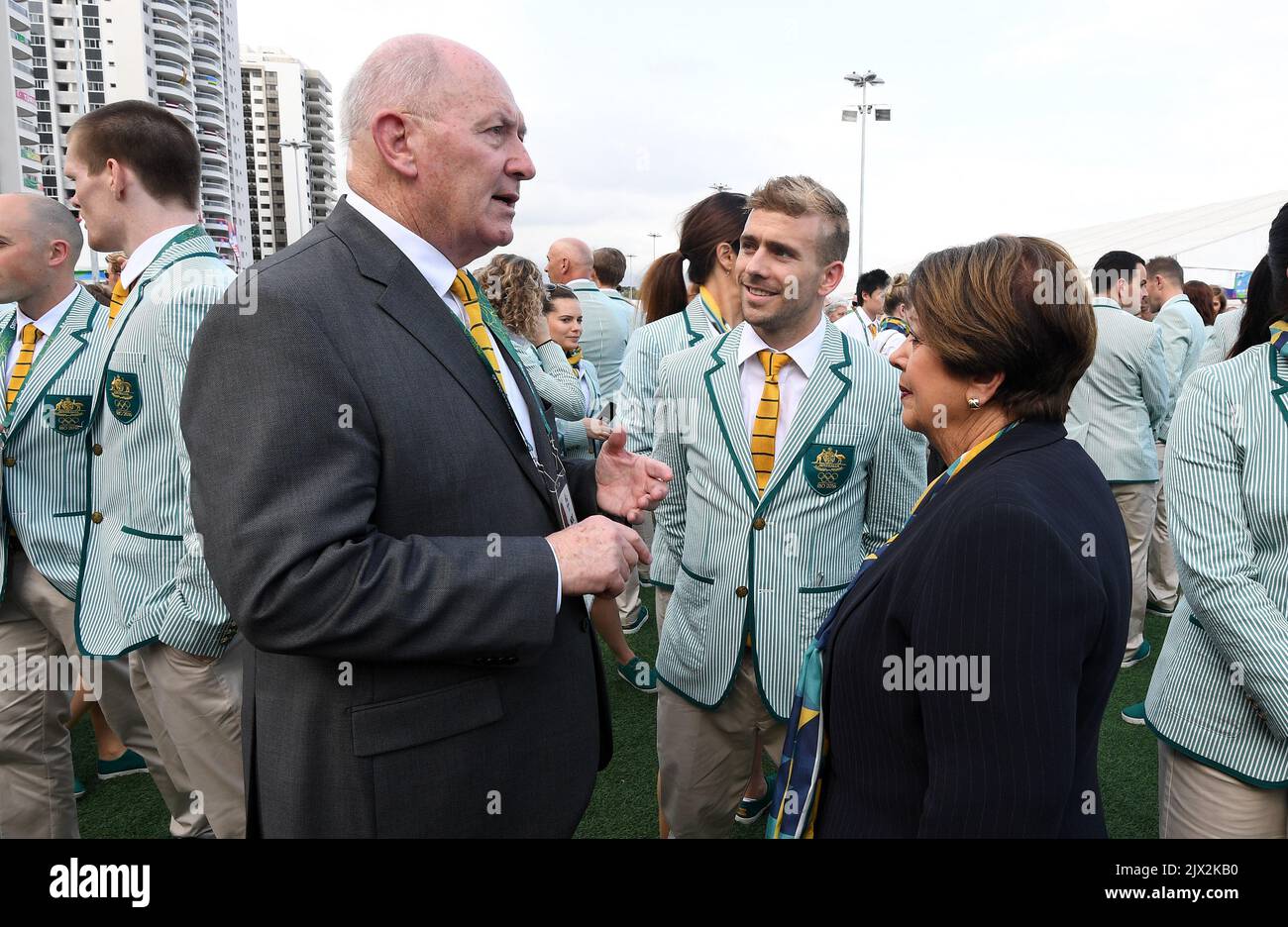 Governer General Sir Peter Cosgrove meets Australian team members ...