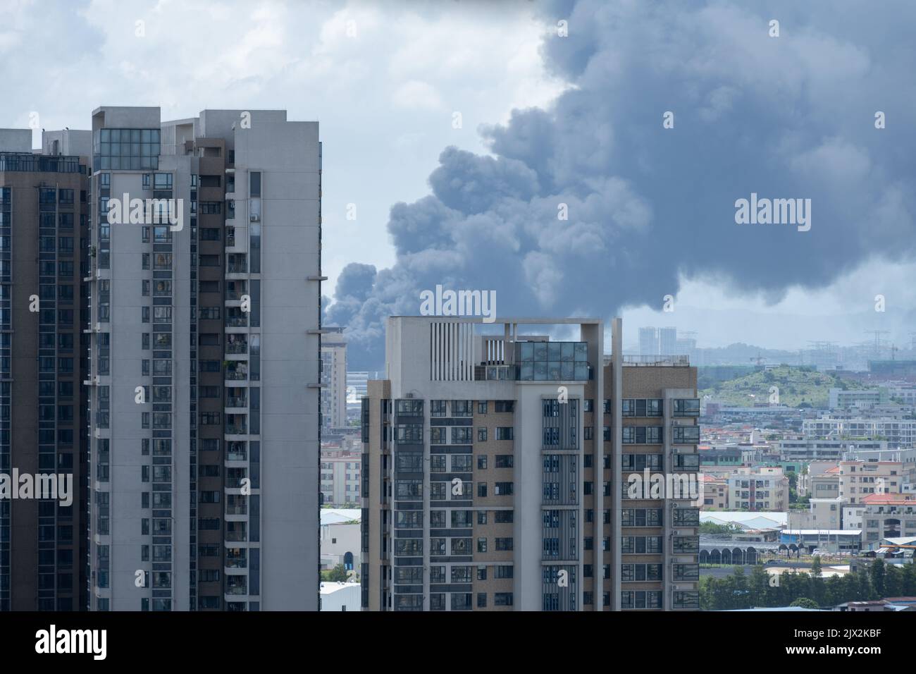 a building catched a fire with lots dark smoke Stock Photo - Alamy