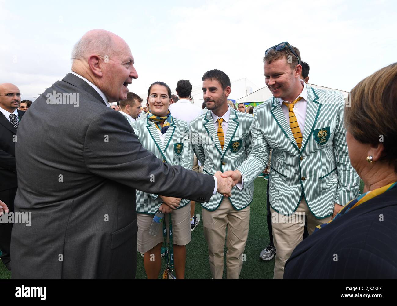 Governer General Sir Peter Cosgrove meets Australian team members ...