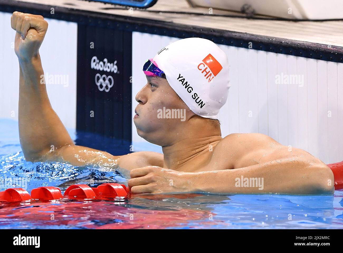 Chinese freestyle swimmer Yang Sun celebrates winning the Men's 200m ...