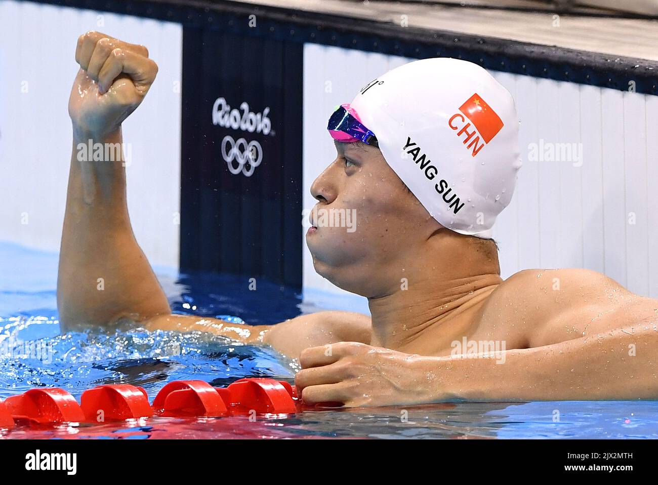 Chinese freestyle swimmer Yang Sun celebrates winning the Men's 200m ...