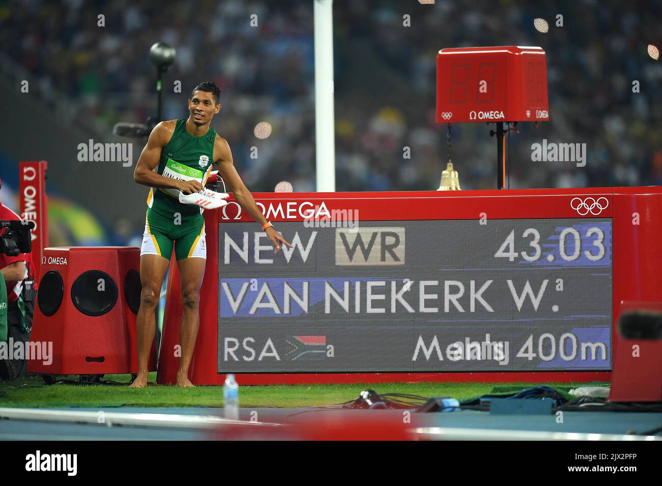 Wayde van Niekerk of South Africa points at his new world record on a ...