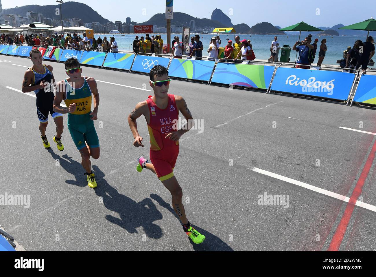 Australia's Aaron Royle (centre) in action during the run leg of the ...