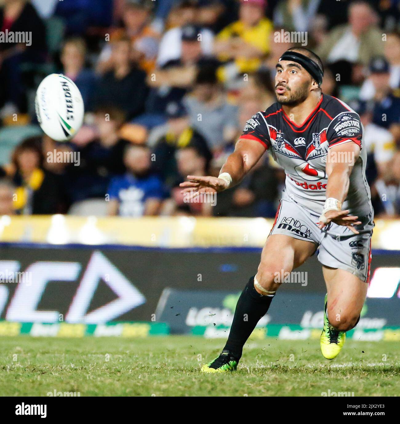 Warriors Thomas Leuluai gets a pass away during the Round 24 NRL match between the North ...