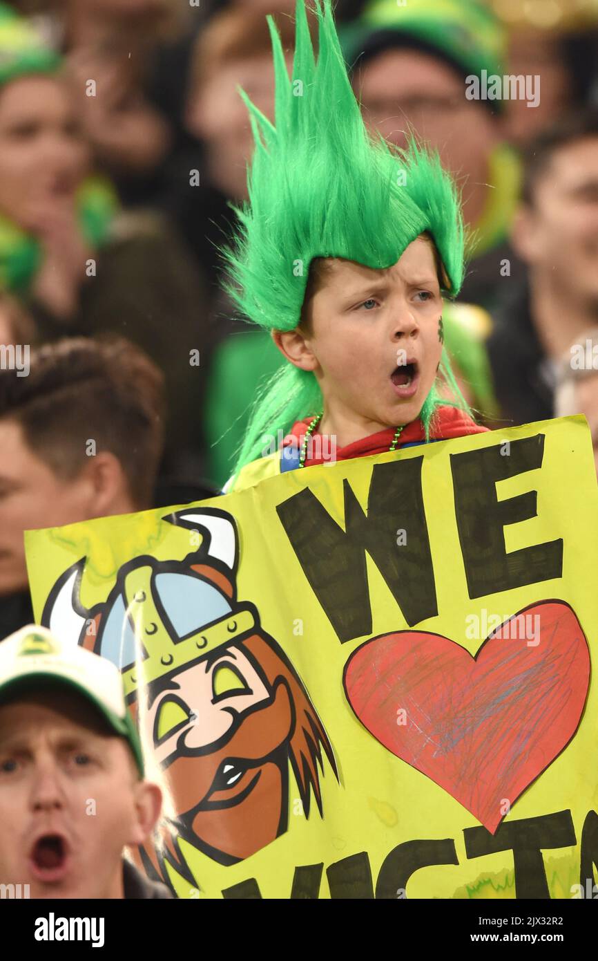 Raiders' fans welcome their team to the field for the NRL Qualifying ...