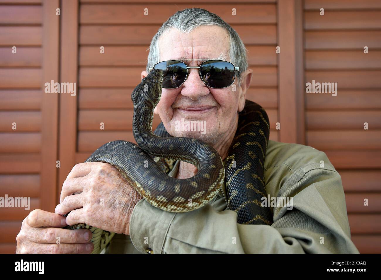 Bob Irwin, the father of legendary Australian crocodile hunter Steve ...