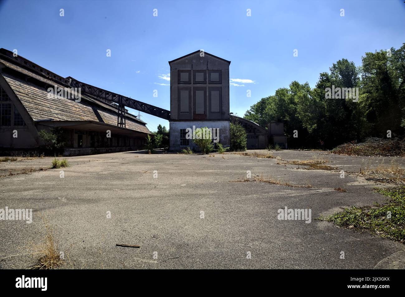 Coal factory industrial revolution hi-res stock photography and images ...