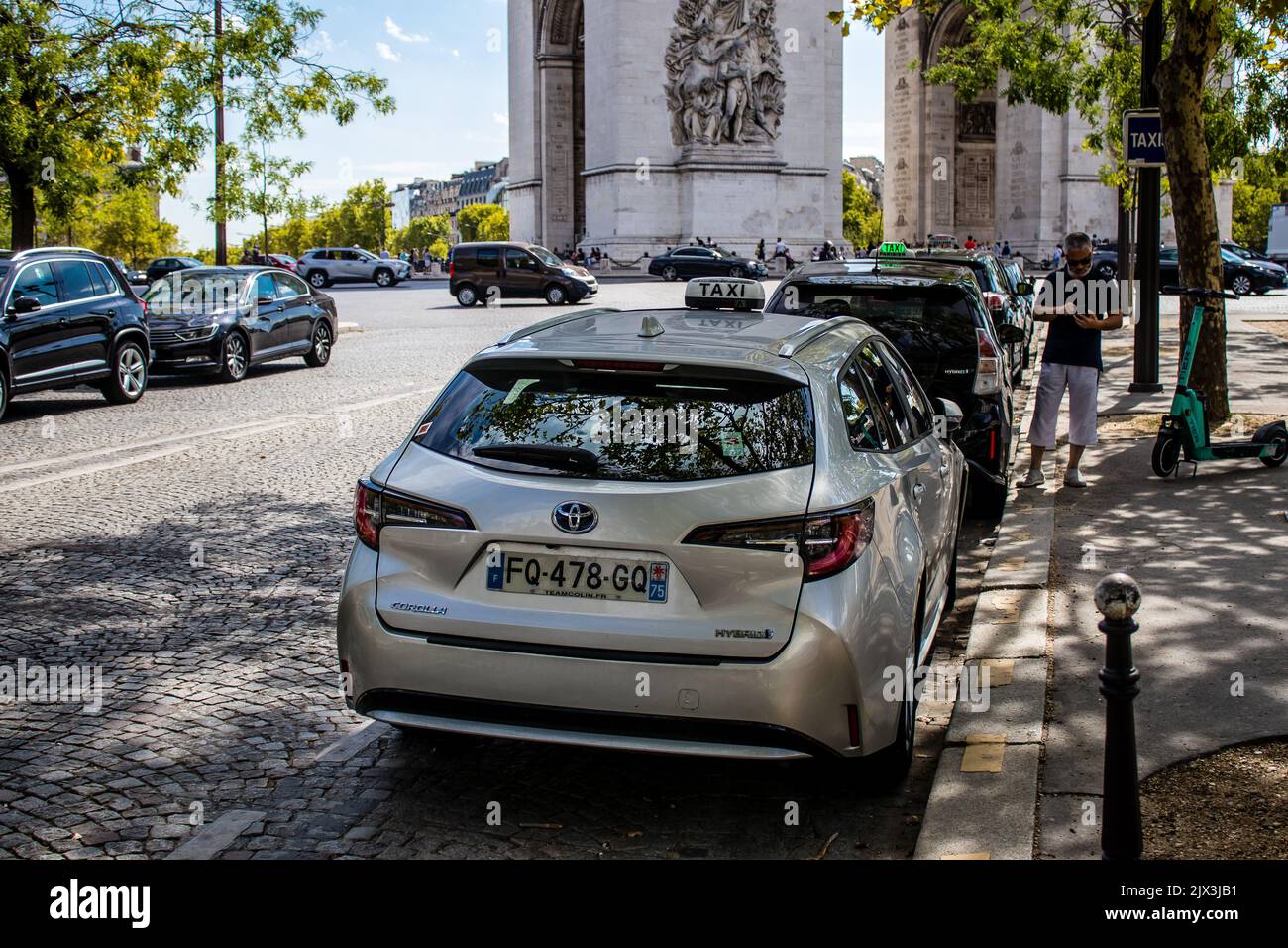 Driving through paris hi-res stock photography and images - Alamy