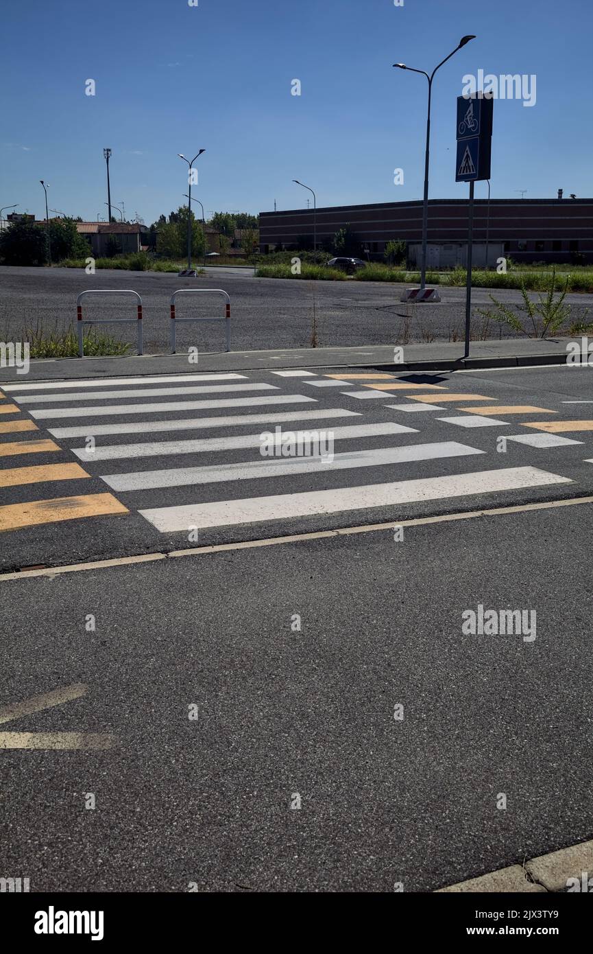 Pedestrian crossing safety hi-res stock photography and images - Alamy