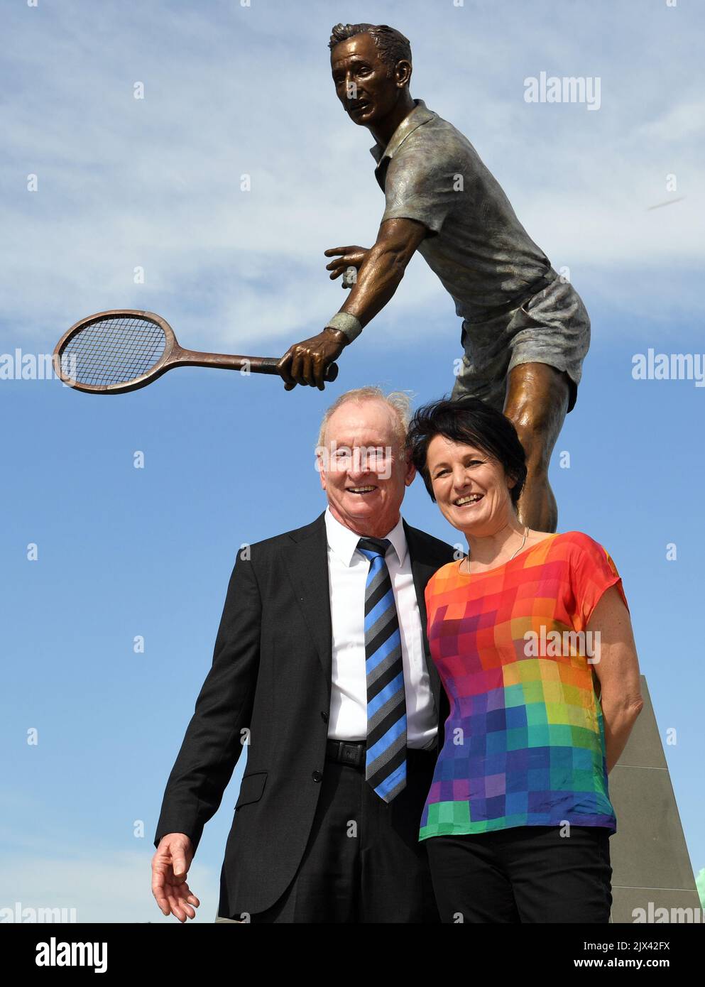 Australian tennis legend Rod Laver unveils a larger-than-life statue of ...