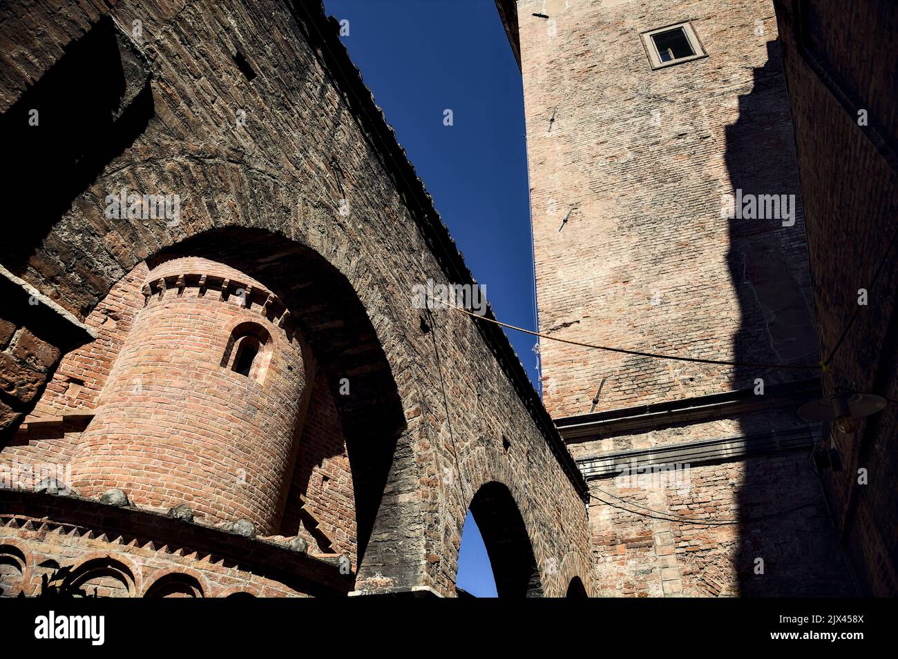 Italian brick buildings hi-res stock photography and images - Alamy