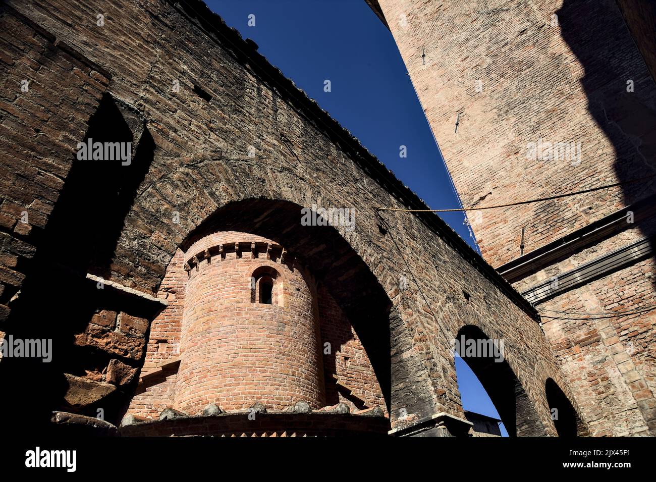 Italian brick buildings hi-res stock photography and images - Alamy