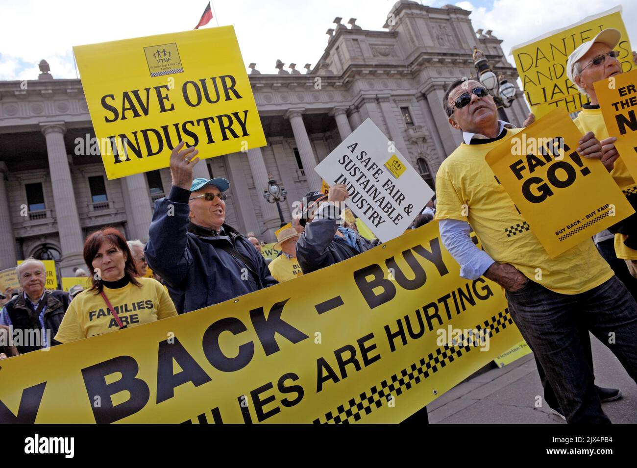 Taxi drivers protest outside Parliament house in Melbourne over ...