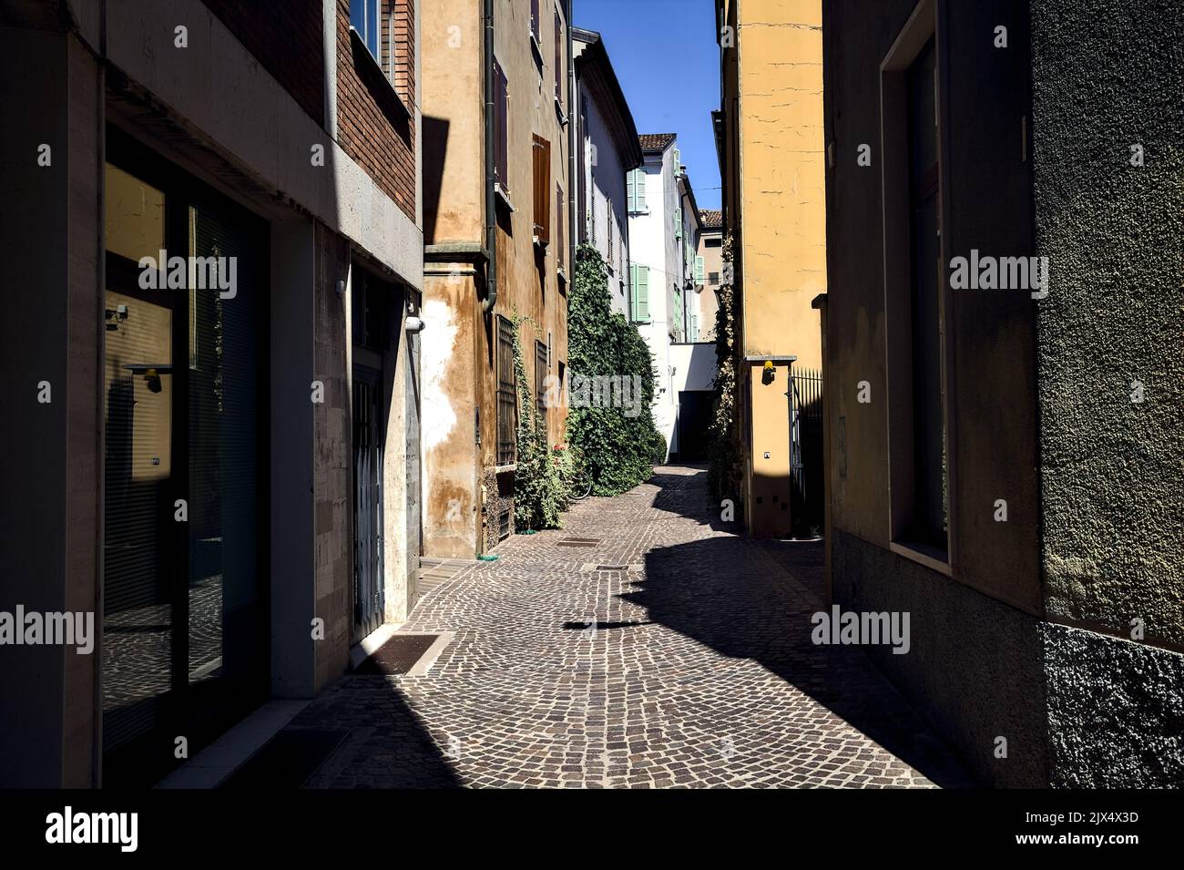 Tall narrow traditional buildings hi-res stock photography and images ...