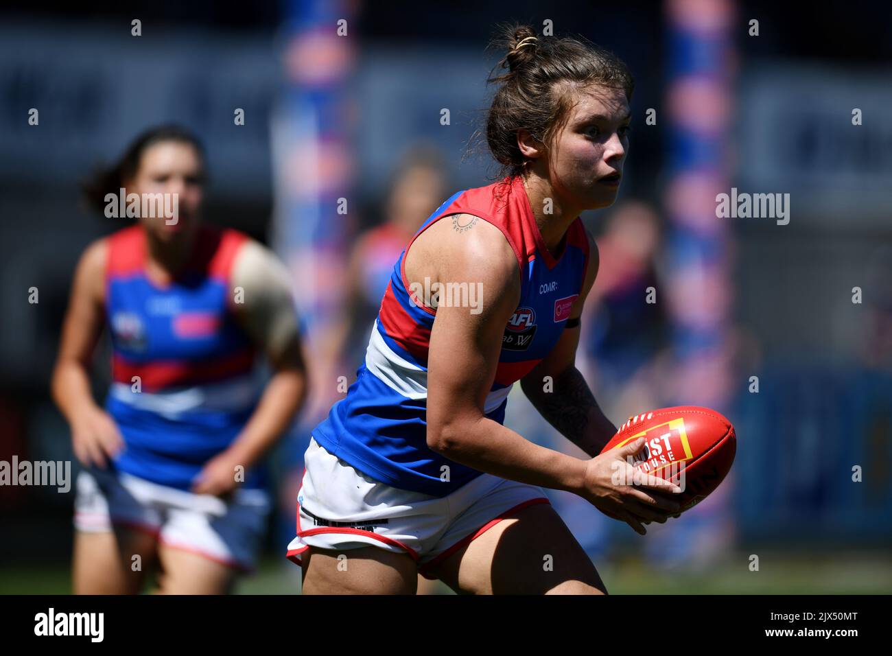 Ellie Blackburn of the Bulldogs during the round 5 AFLW match between ...
