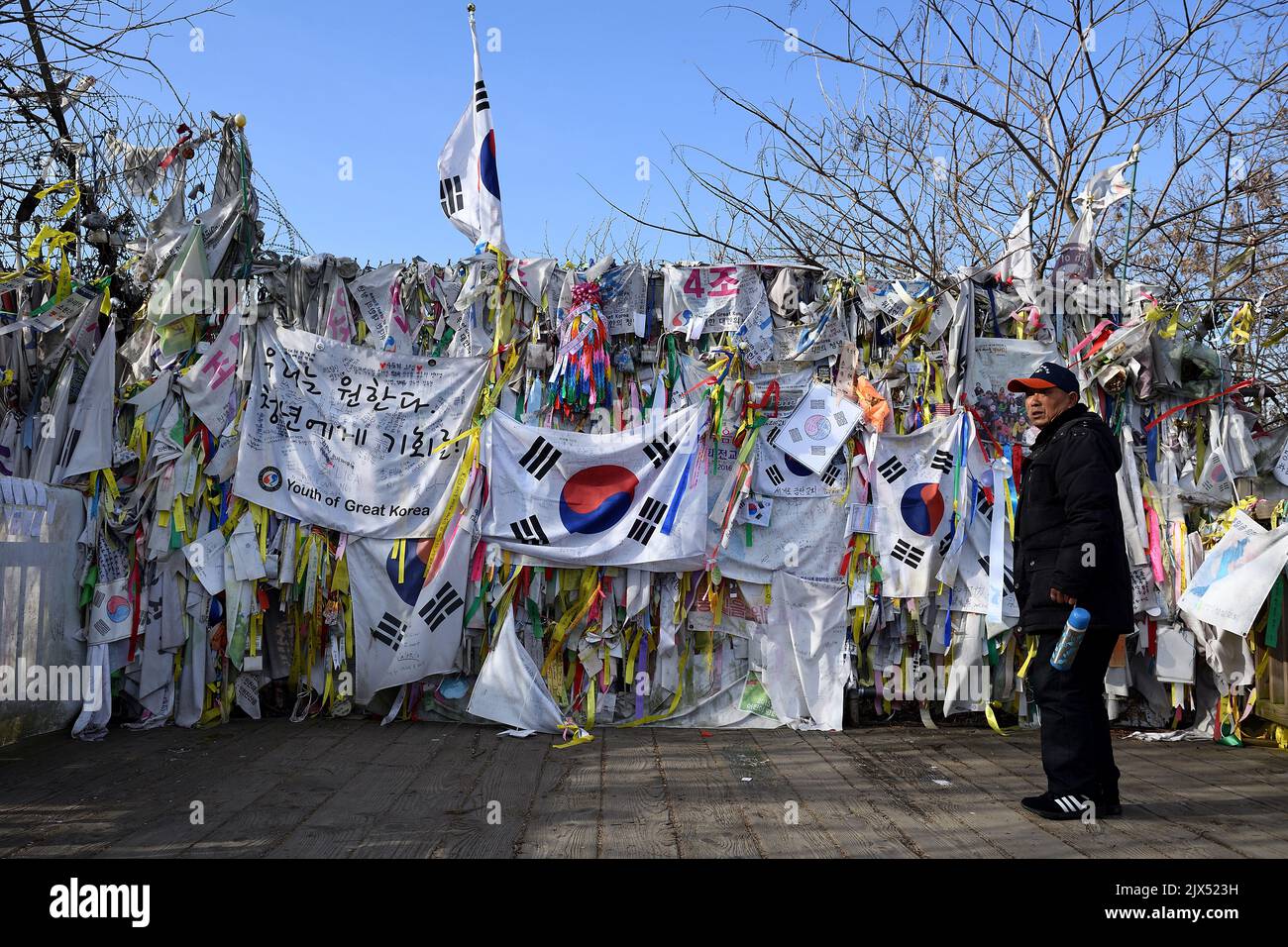 General view of the "bridge of freedom" in the Demilitarized Zone (DMZ ...
