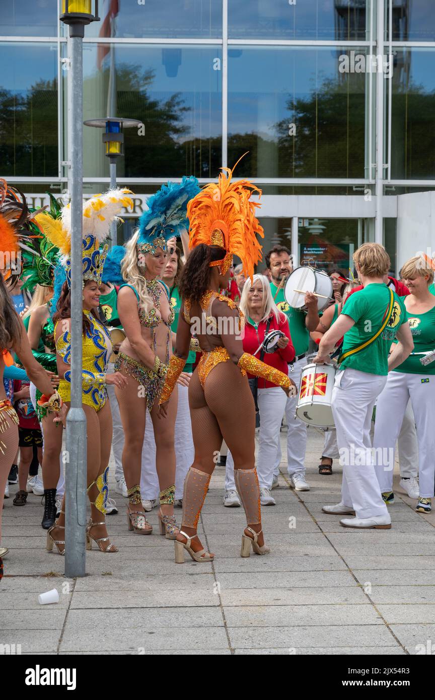Curvy Dancers Hi Res Stock Photography And Images Alamy