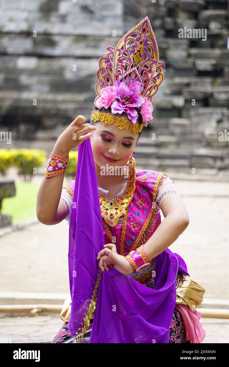 Indonesian dancers with traditional costumes are ready to perform to ...