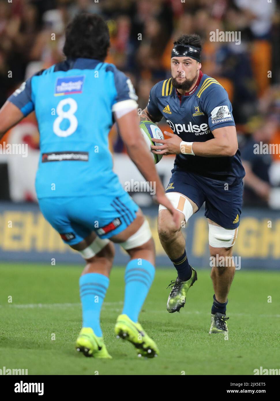 The Highlanders' Elliot Dixon, right, looks to beat the Blues' Steven ...