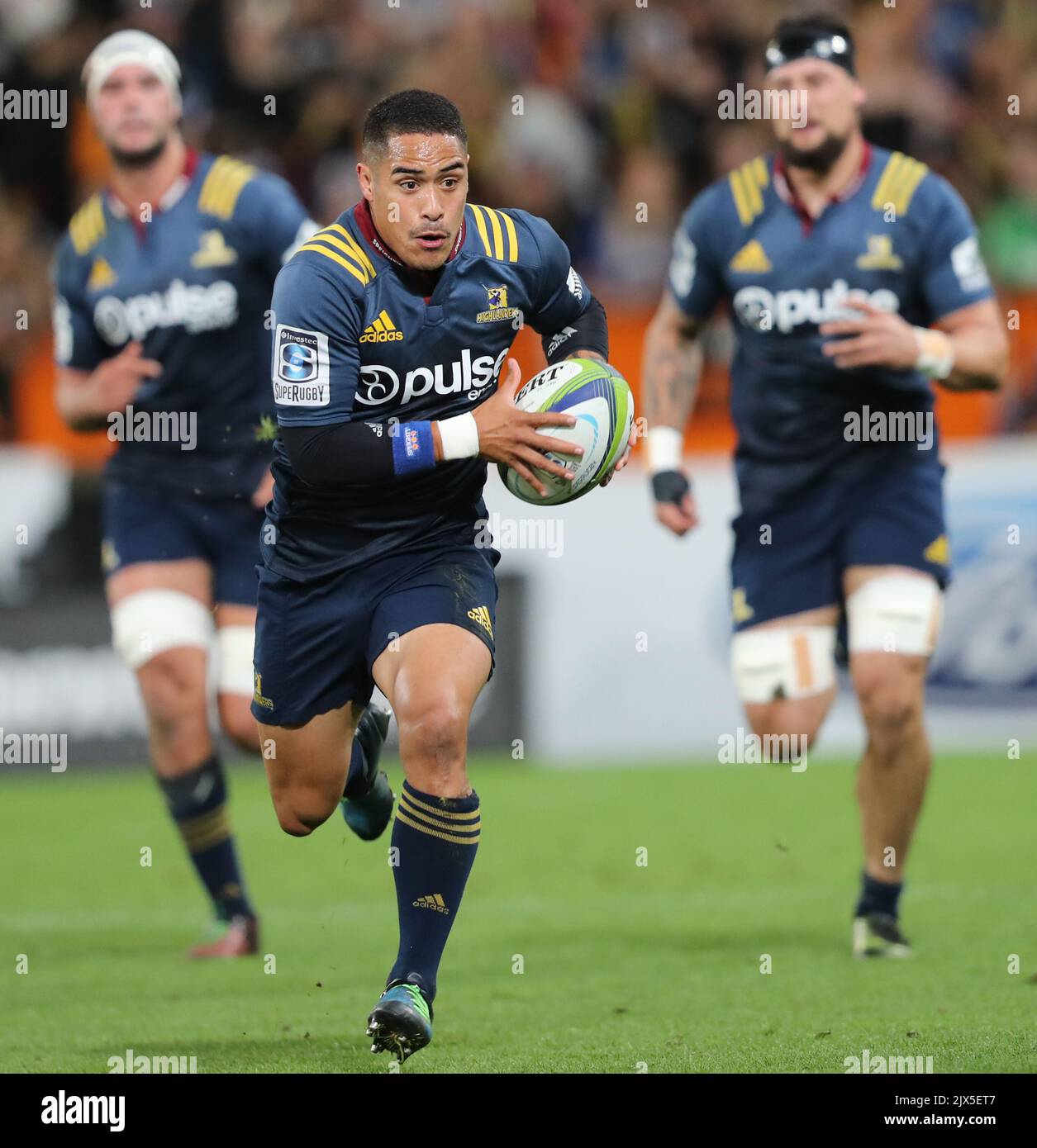 The Highlanders' Aaron Smith,centre, makes a run in the Super Rugby ...