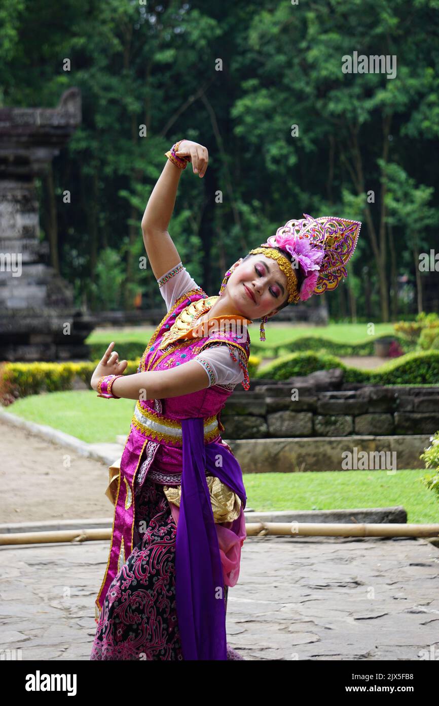 Indonesian dancers with traditional costumes are ready to perform to ...