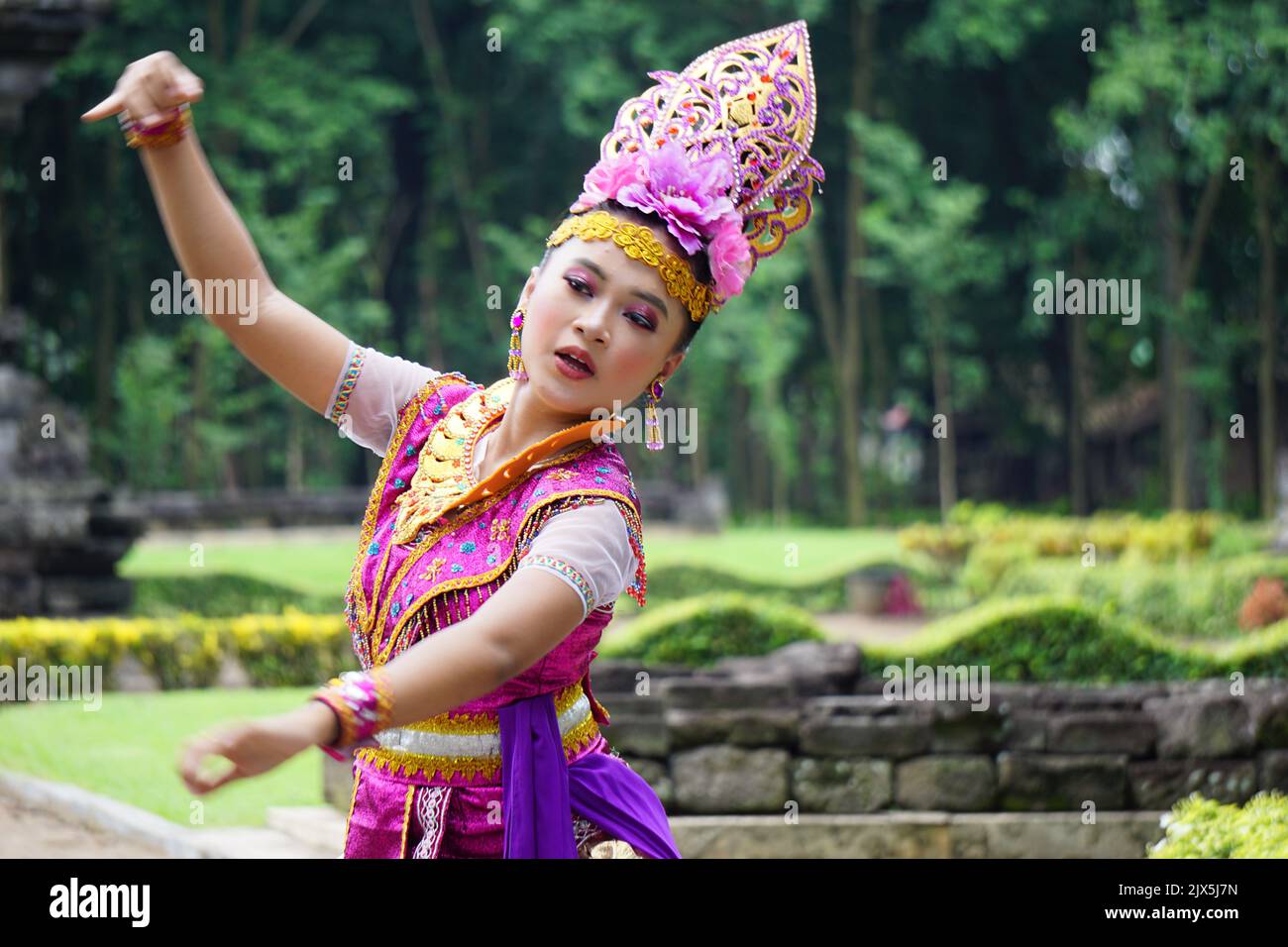Indonesian dancers with traditional costumes are ready to perform to ...