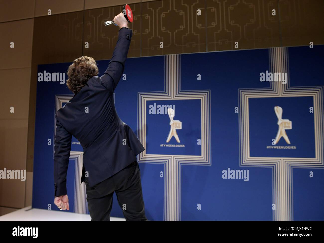 ***RETRANSMISSION*** DATELINE AMENDMENT Henry Nixon with the Silver ...