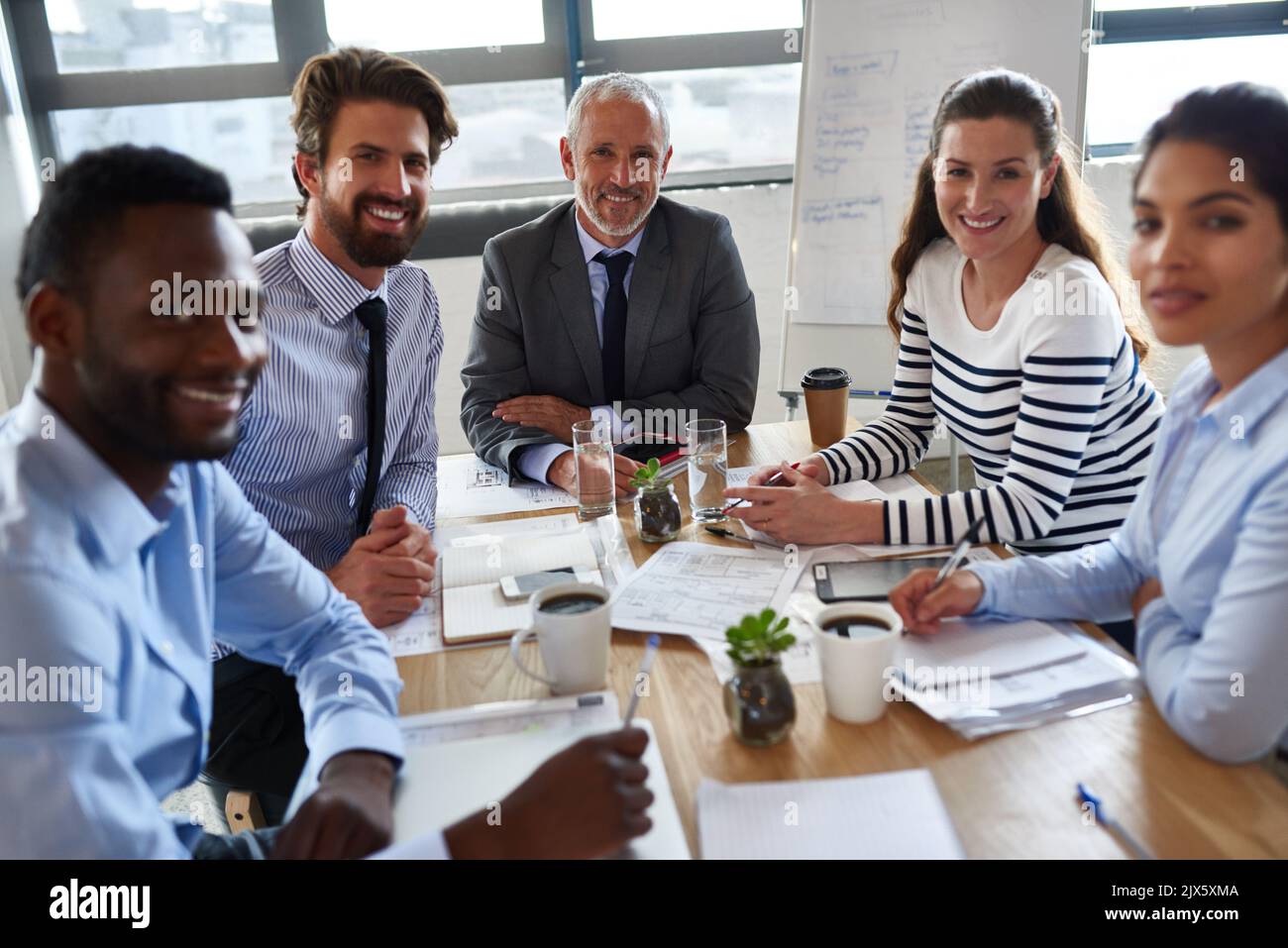 Group people sitting around table hi-res stock photography and images ...