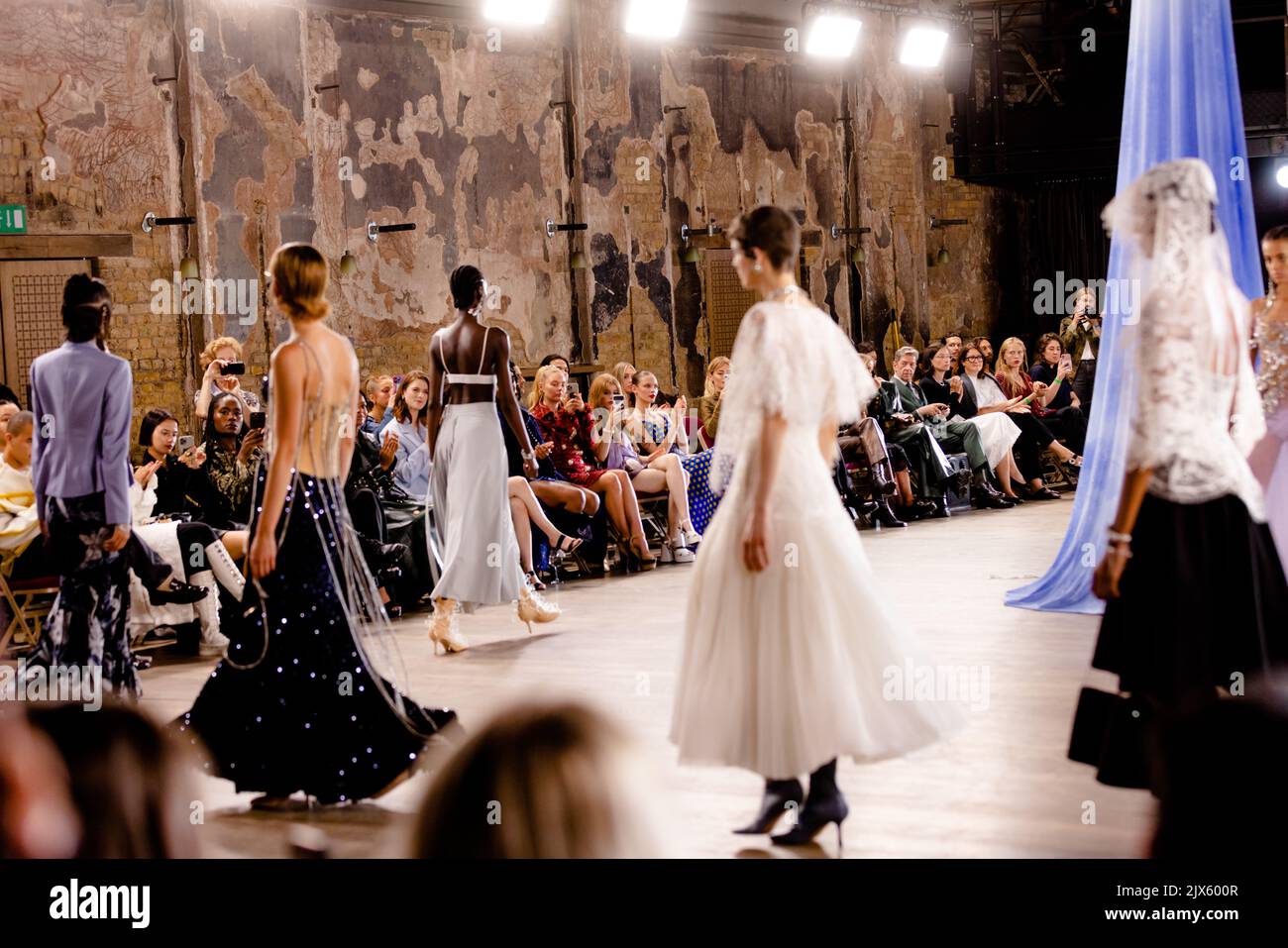 London fashion week ss23 hi-res stock photography and images - Alamy