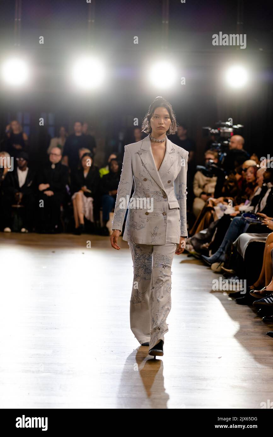 MITHRIDATE , SS23 RUNWAY SHOW | 06 SEPT 2022 , BATTERSEA ARTS CENTRE ...