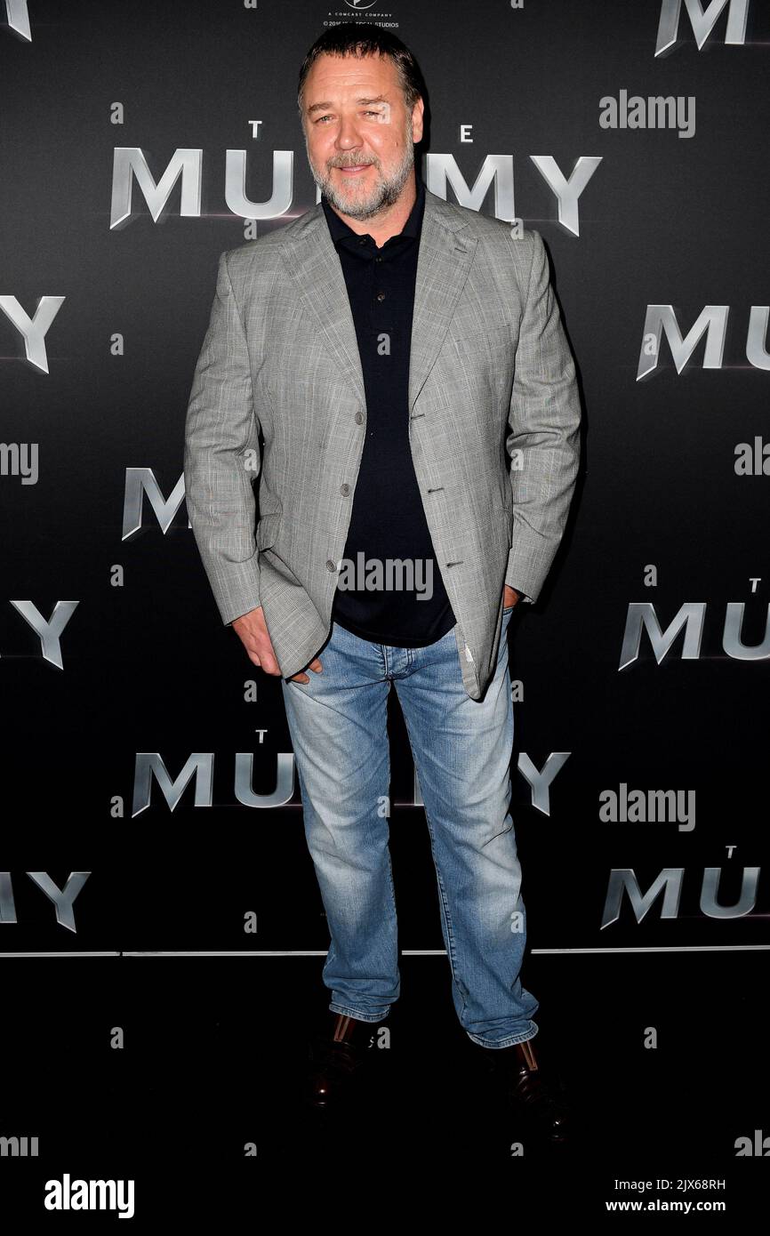 Australian actor Russell Crowe arrives at the Australian premiere of ...