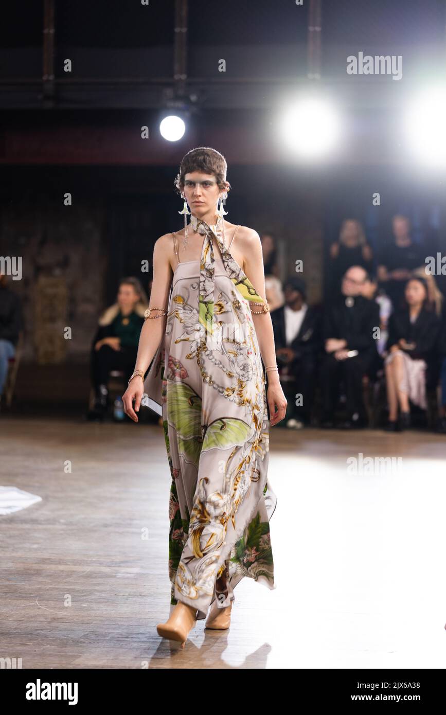 MITHRIDATE , SS23 RUNWAY SHOW | 06 SEPT 2022 , BATTERSEA ARTS CENTRE ...