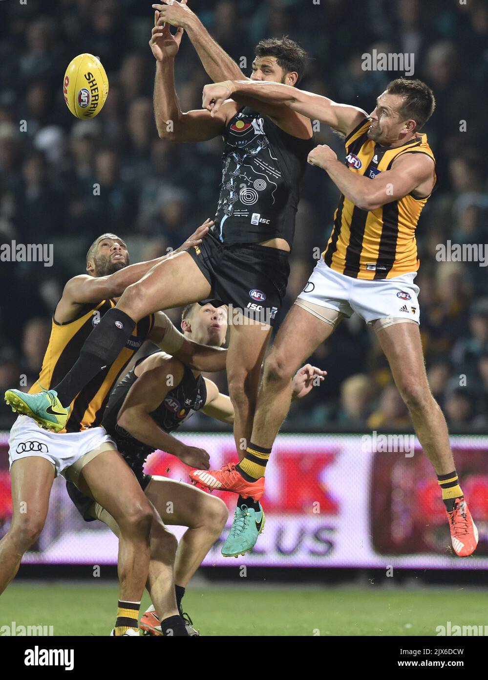 Patrick Ryder of the Power and Luke Hodge of the Hawks during the Round ...
