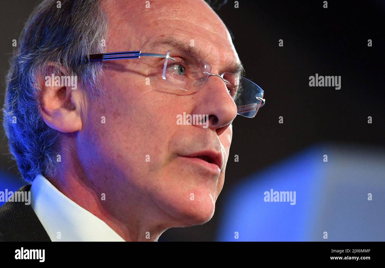 Chief Scientist Alan Finkel at the National Press Club in Canberra ...