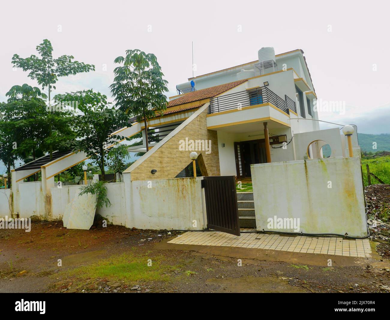 India modern house exterior hi-res stock photography and images - Alamy
