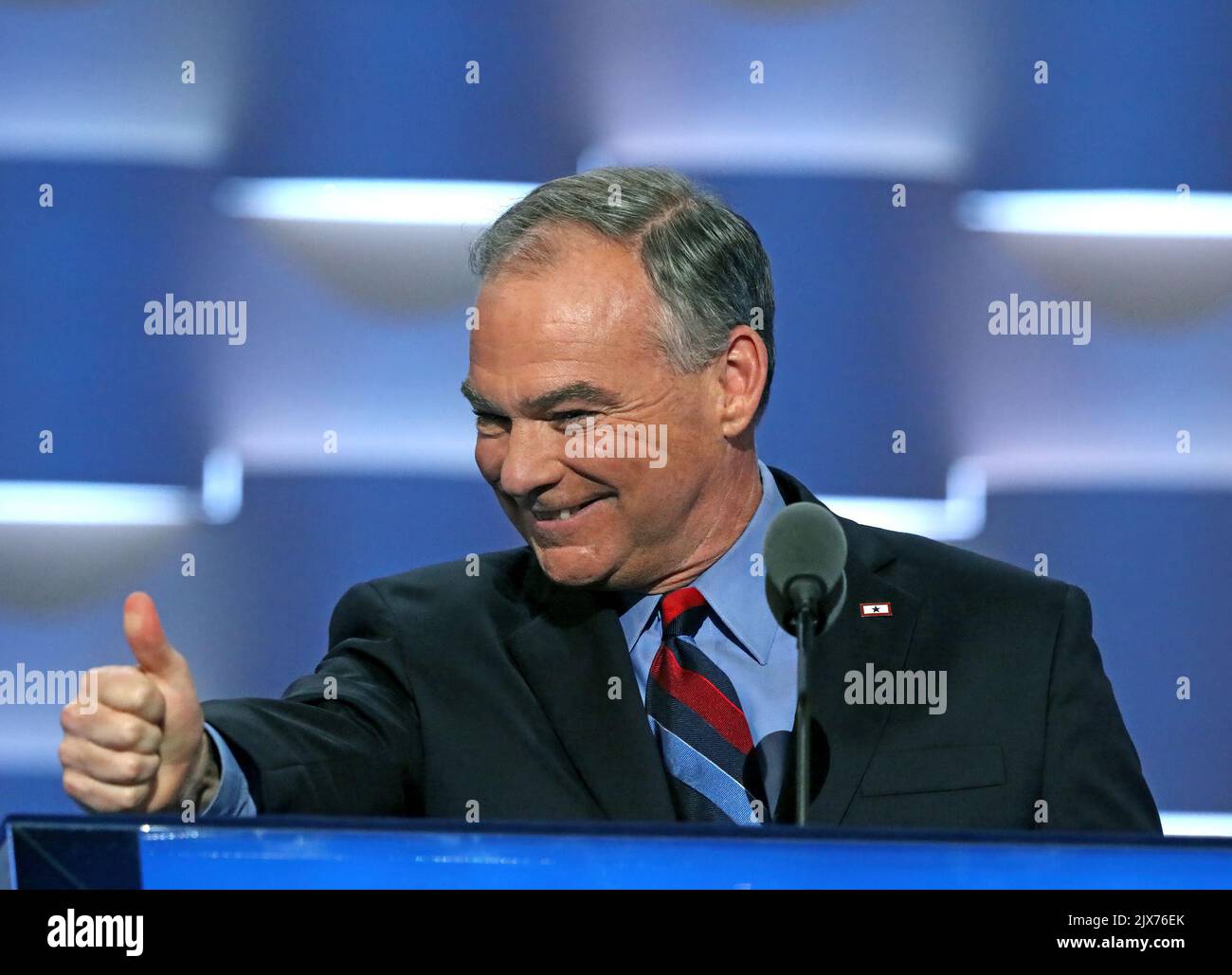 Politician hand gesture hi-res stock photography and images - Alamy