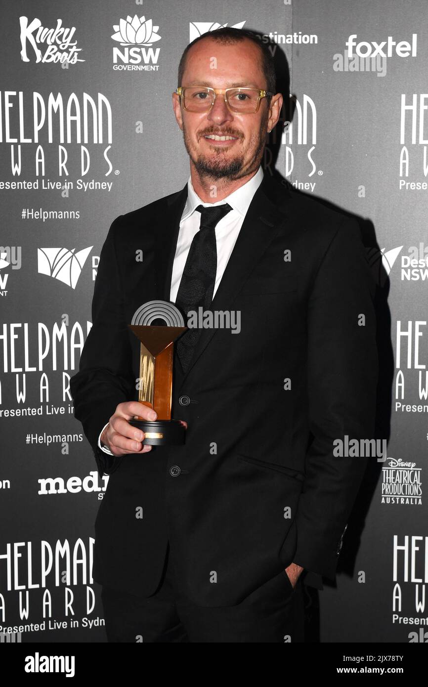 Richard Tognetti poses with his Lifetime Achievement Award at the17th ...