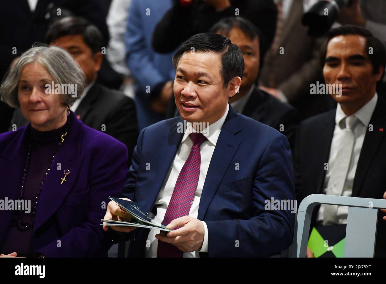 Vietnam's Deputy Prime Minister Vuong Dinh Hue visits the Innovation ...