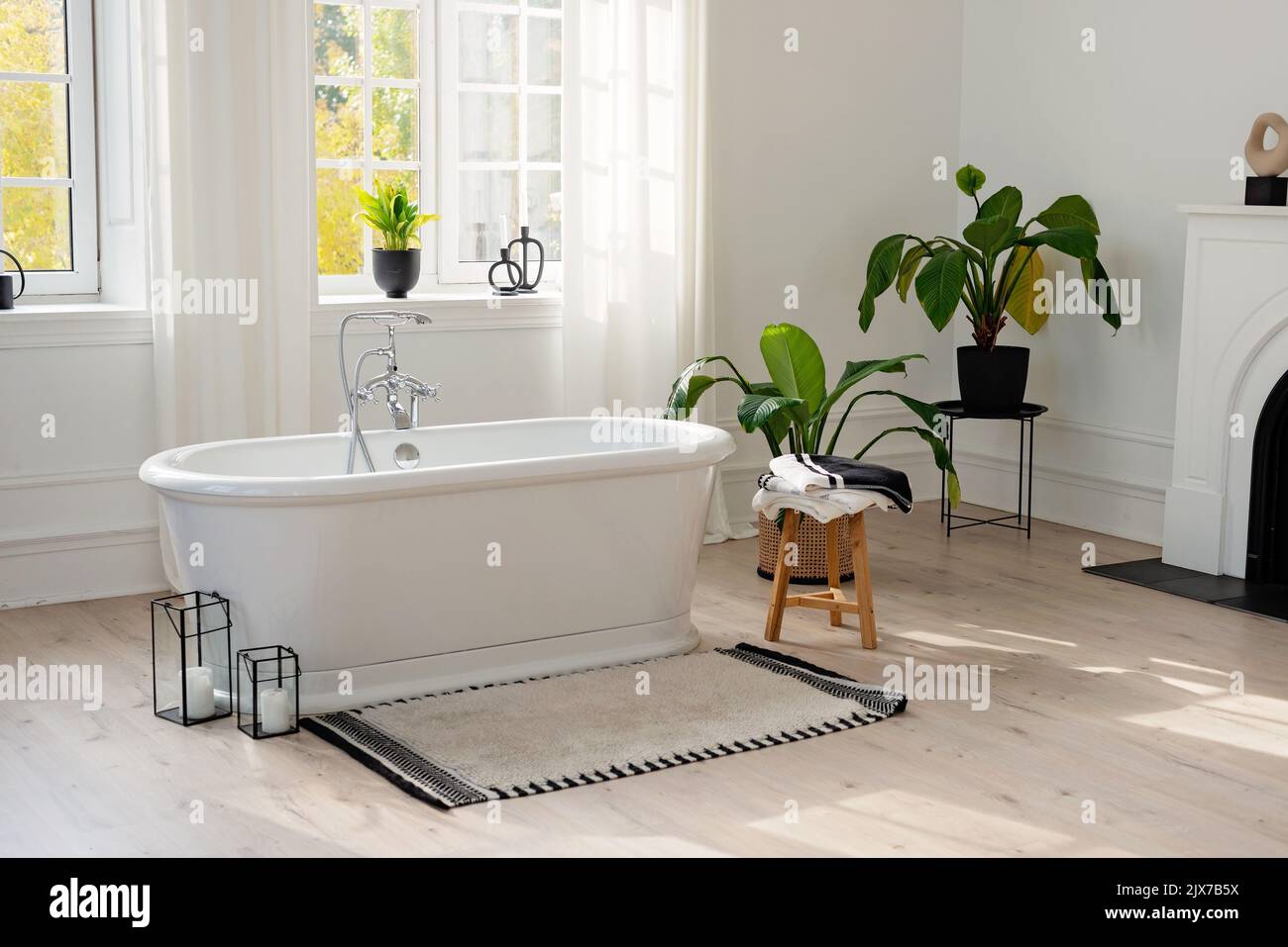 Stylish modern bathroom interior. Horizontal view of an empty free ...