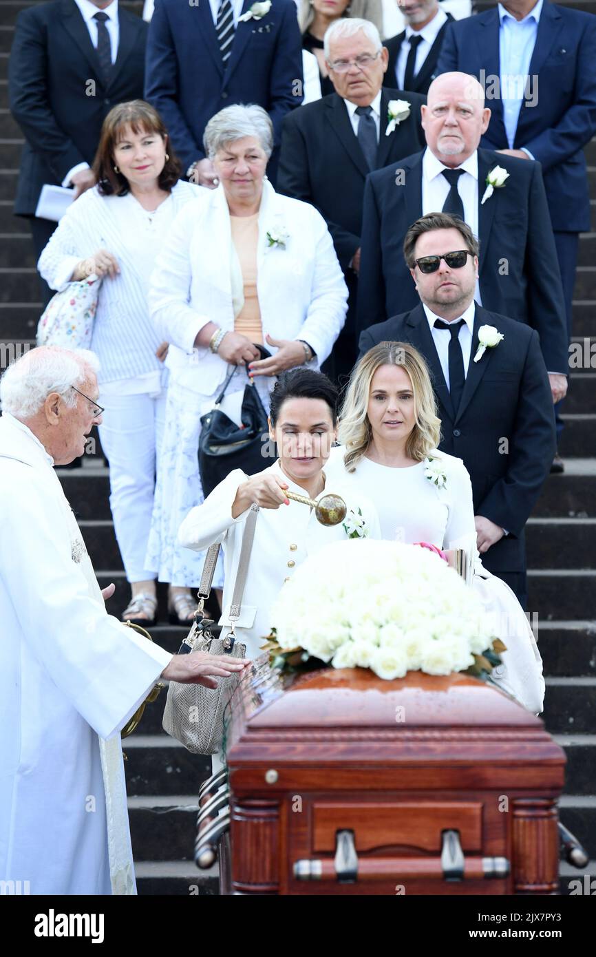 Les Murray's partner daughters Tania (centre) and Natalie bless the ...