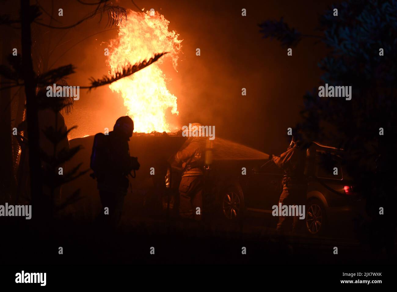 NSW Fire and Rescue and Rural Fire Service (RFS) crews fight to contain ...