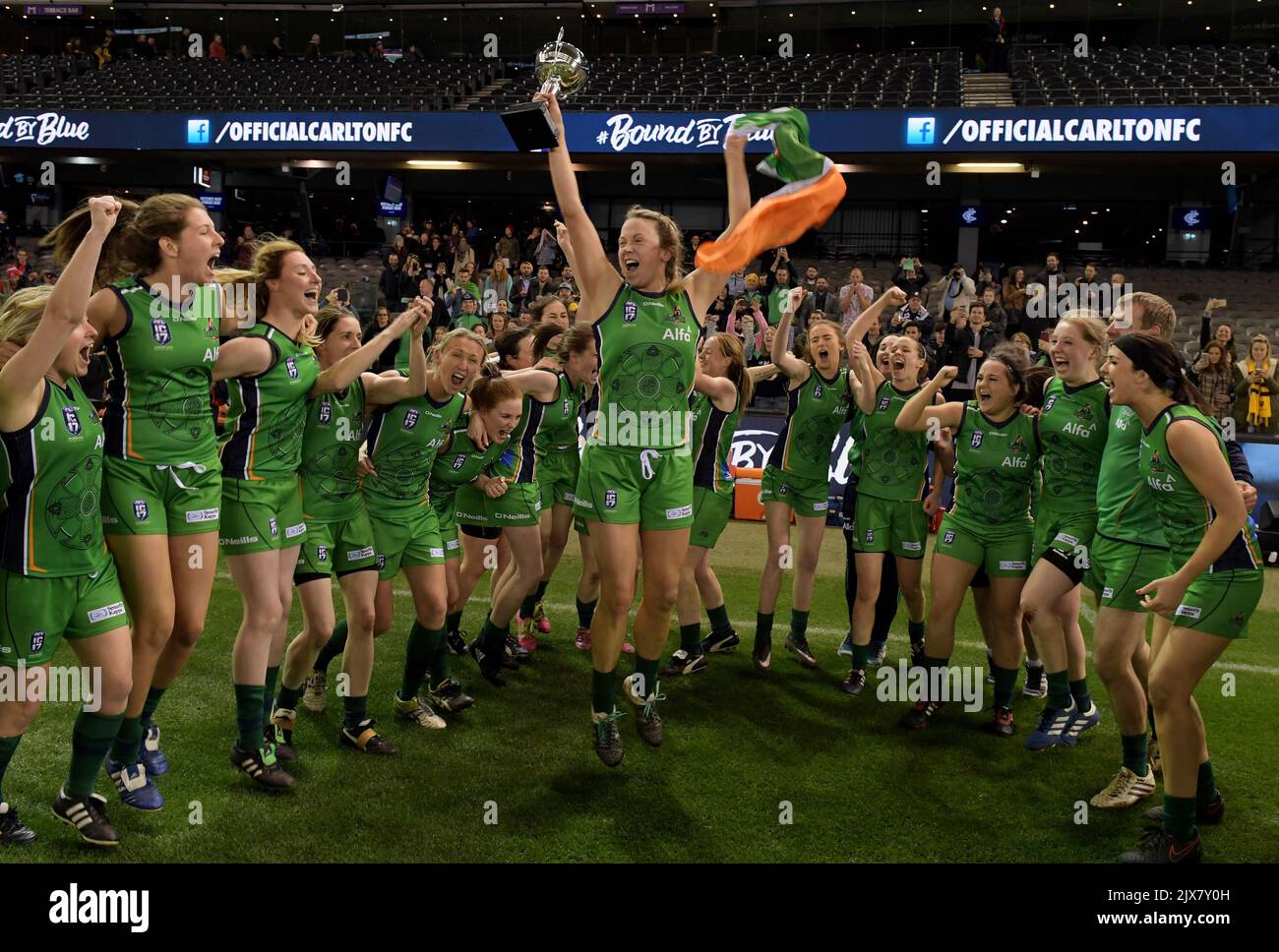 Ireland celebrate their win in the 2017 AFL International Cup Women's ...